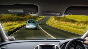 What Is the Safe Distance Between Cars While Driving? - The Auto Palace